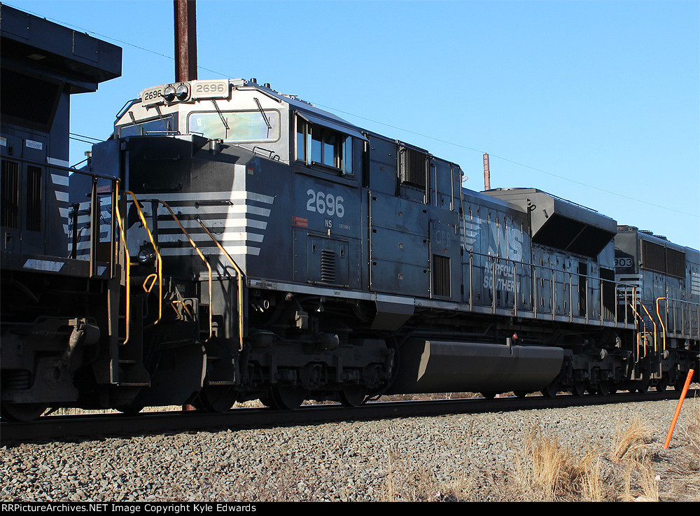NS SD70M-2 #2696 on 17G